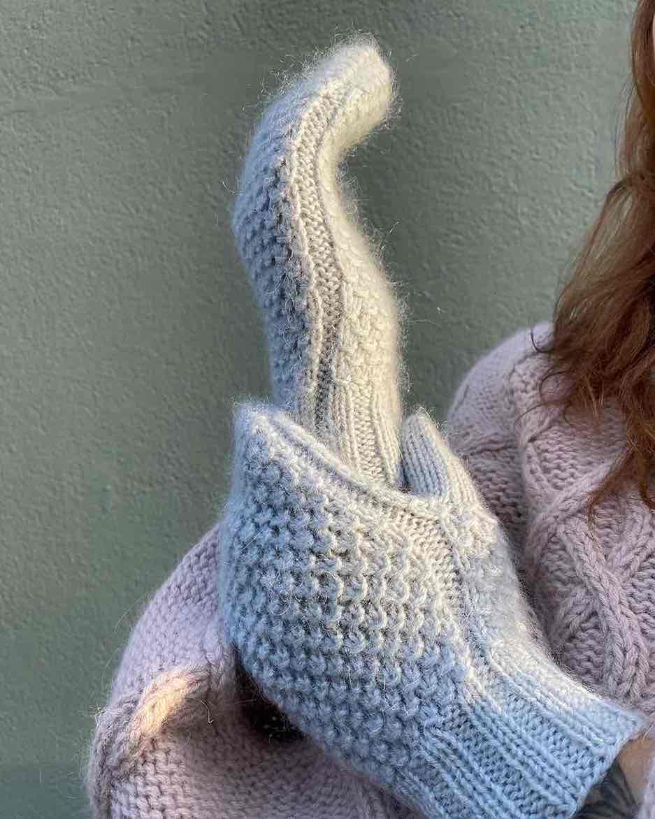 Dug Hat & Mittens | Smock pattern | Knitting pattern by Önling