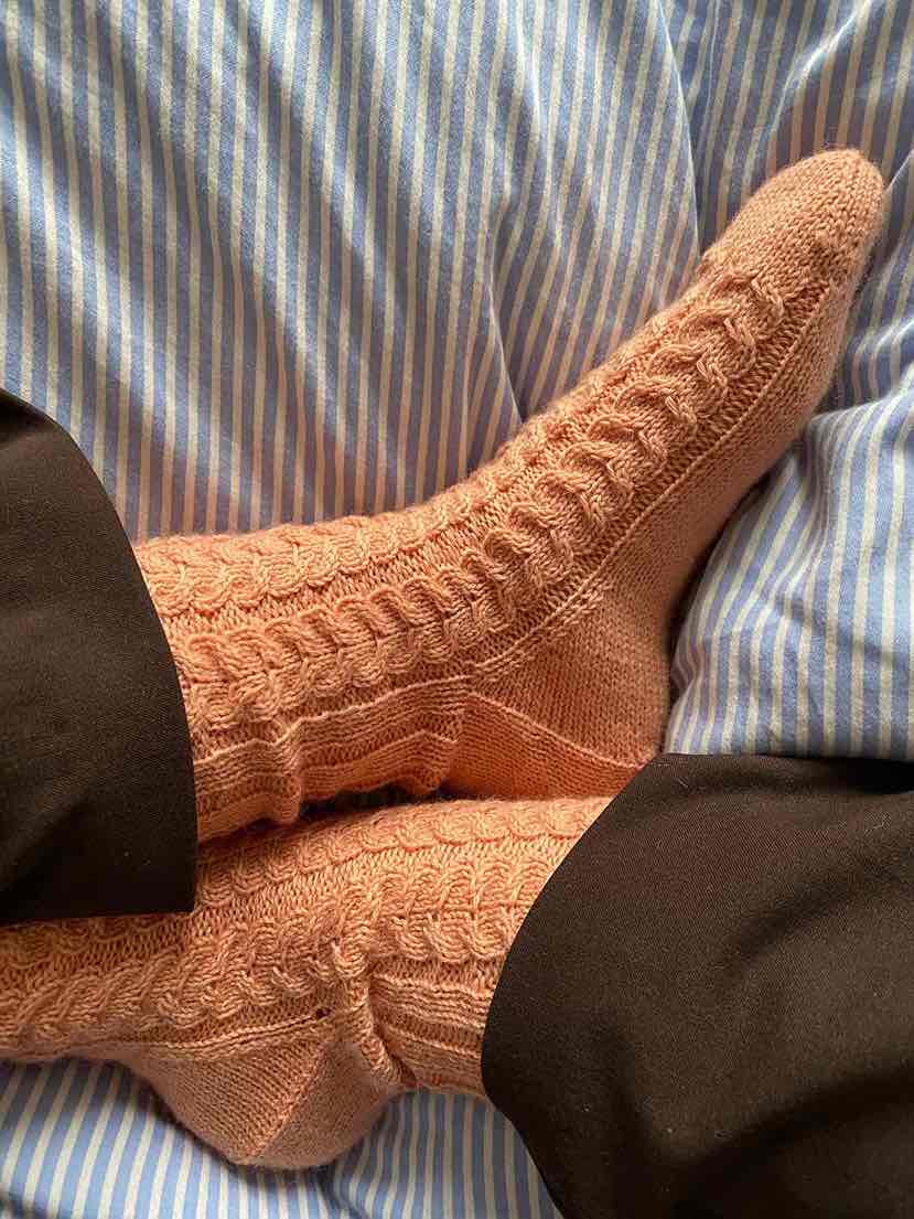 Ibbi socks | Handknit Cable Pattern | Design by Önling